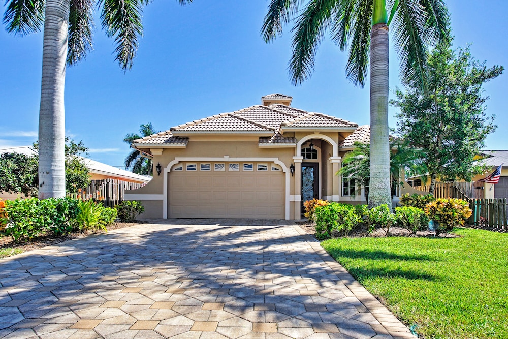 Superb Naples Home W/ Den & Private Saltwater Pool - Naples, FL