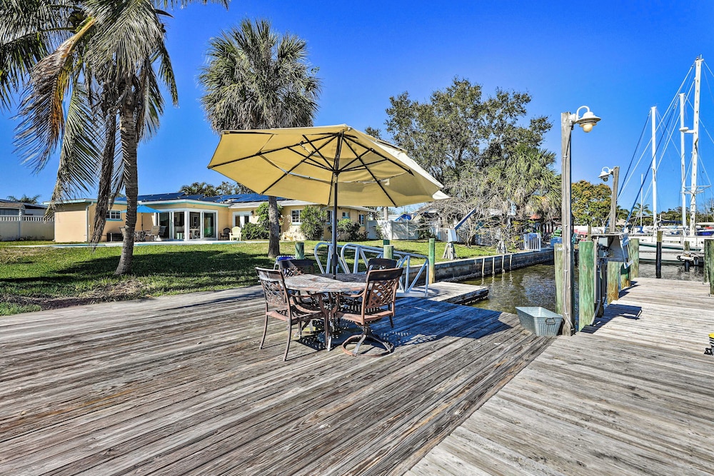 Pool, Dock & Kayaks: Waterfront Palmetto Home - Anna Maria Island, FL