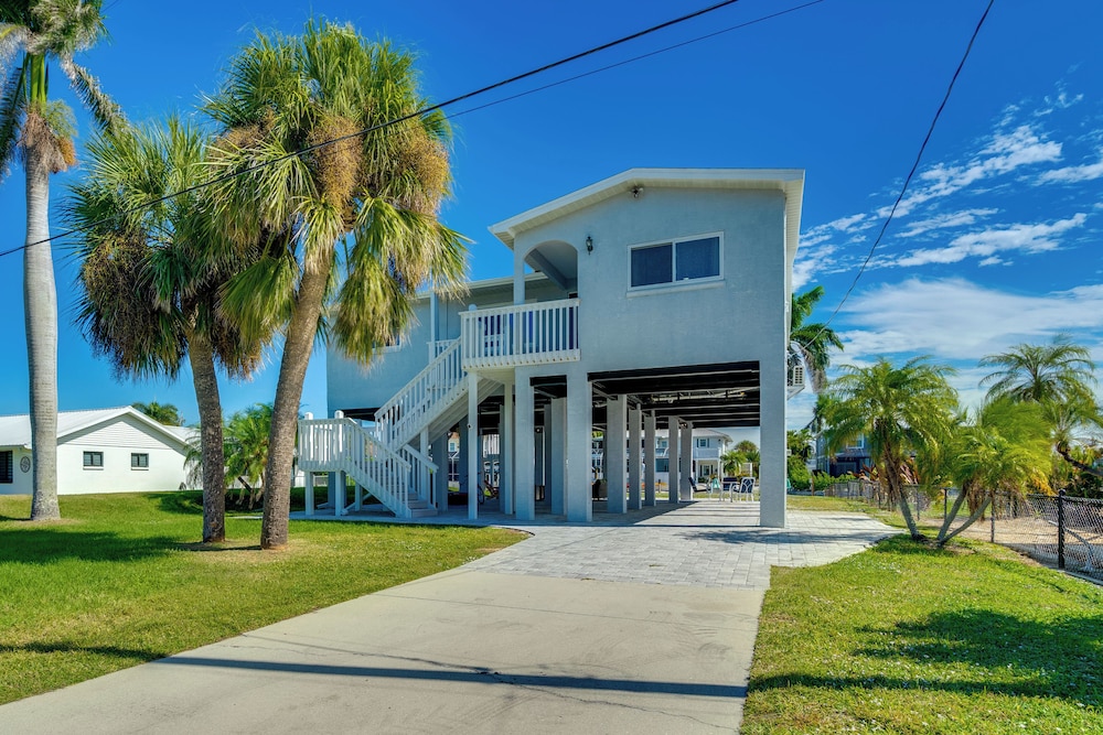 Canalfront St James City Home W/ Unique View - Sanibel Island, FL