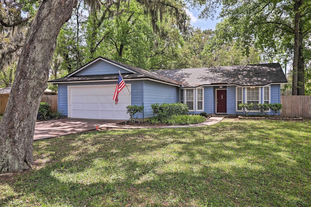 Pet-friendly Amelia Island Home ~ 1 Mi To Beach! - Fernandina Beach, FL