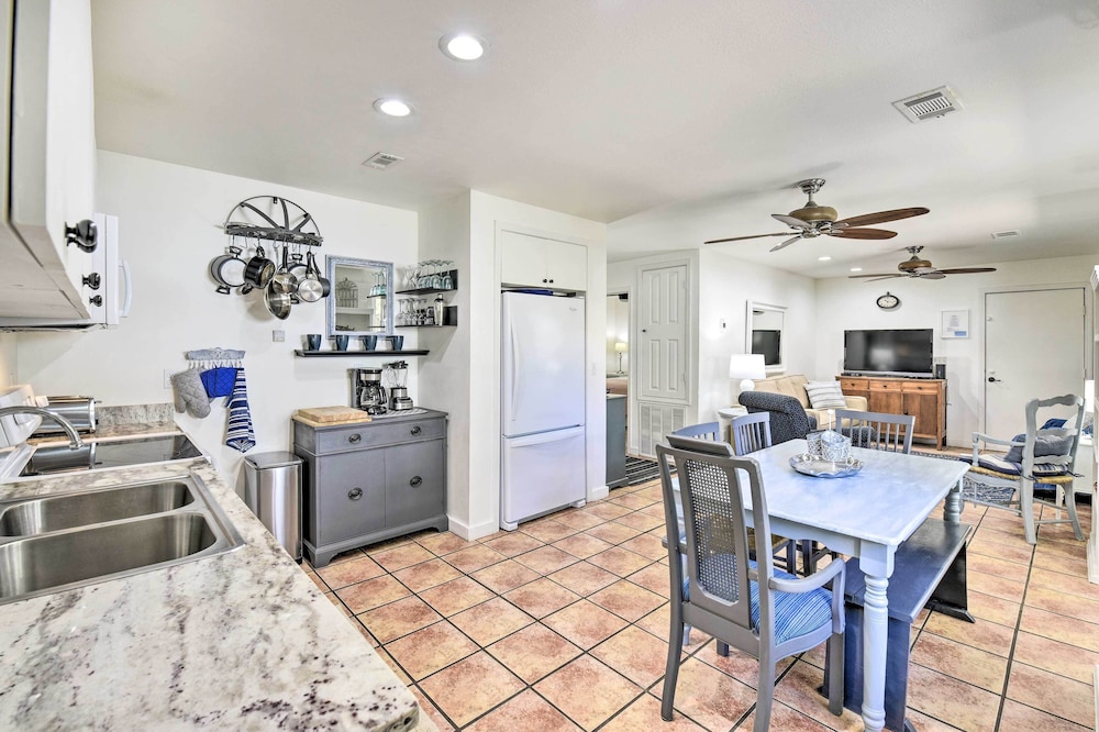 Emerald Coast Getaway W/ Yard - Steps To Beach! - Miramar Beach, FL