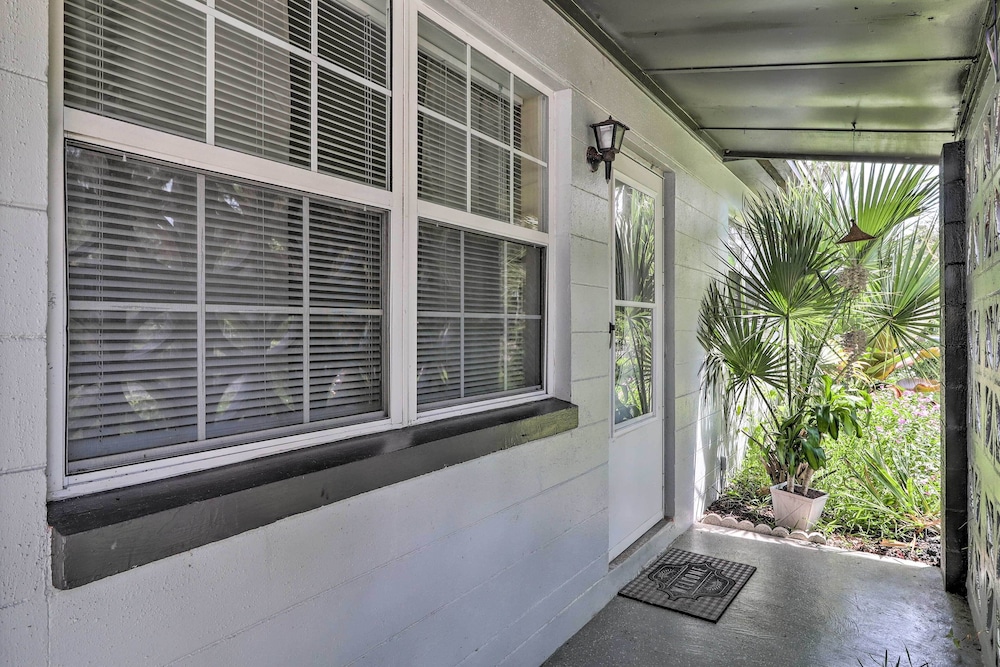 Jacksonville Getaway W/ Yard ~ 2 Mi To Beach! - Jacksonville, FL