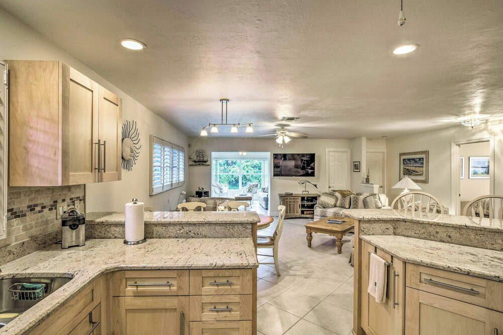Spacious Naples Home < 1 Mi To Vanderbilt Beach! - Naples, FL