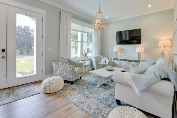 Miramar Beach Retreat W/ Pool Access & Fireplace! - Miramar Beach, FL