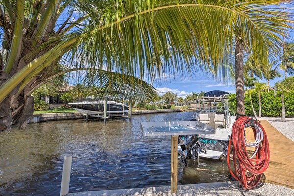 Palm City Canalfront Home W/ Boat Dock & Fire Pit! - Stuart, FL