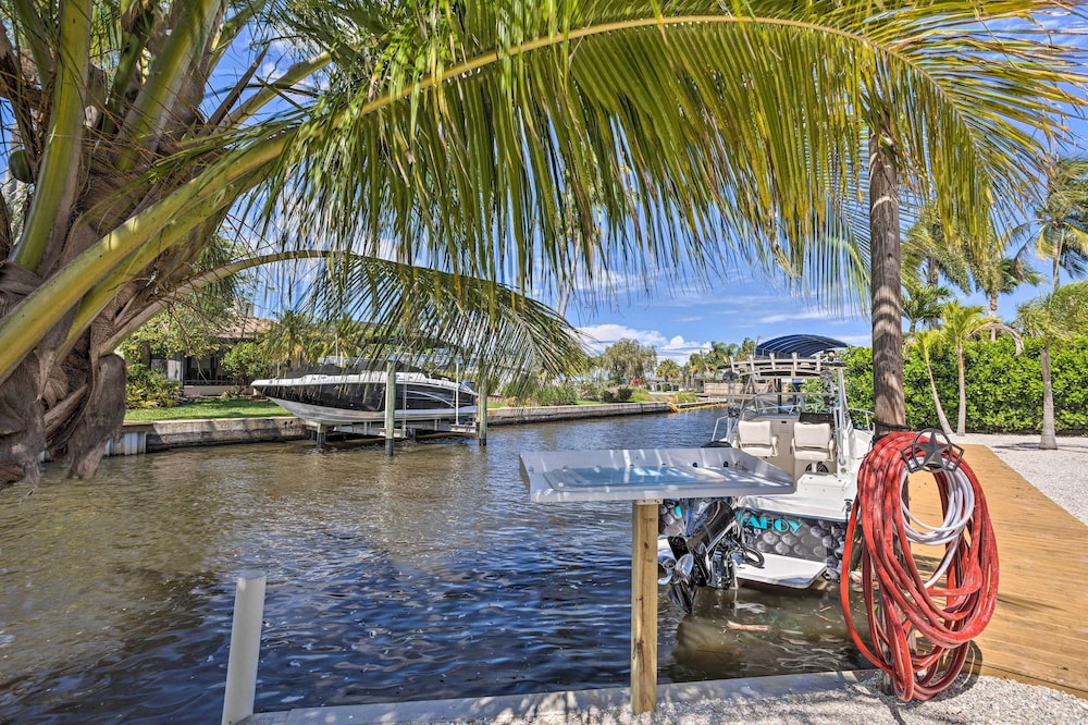 Palm City Canalfront Home W/ Boat Dock & Fire Pit! - Stuart, FL