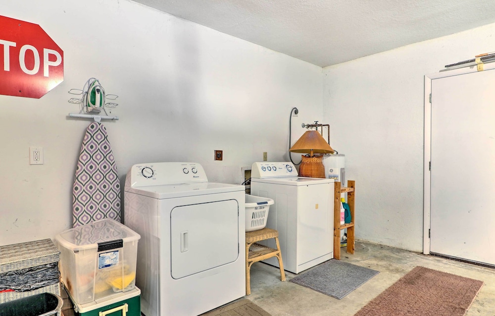 Waterfront Port St Lucie Home W/ Lanai & Pool - Stuart, FL