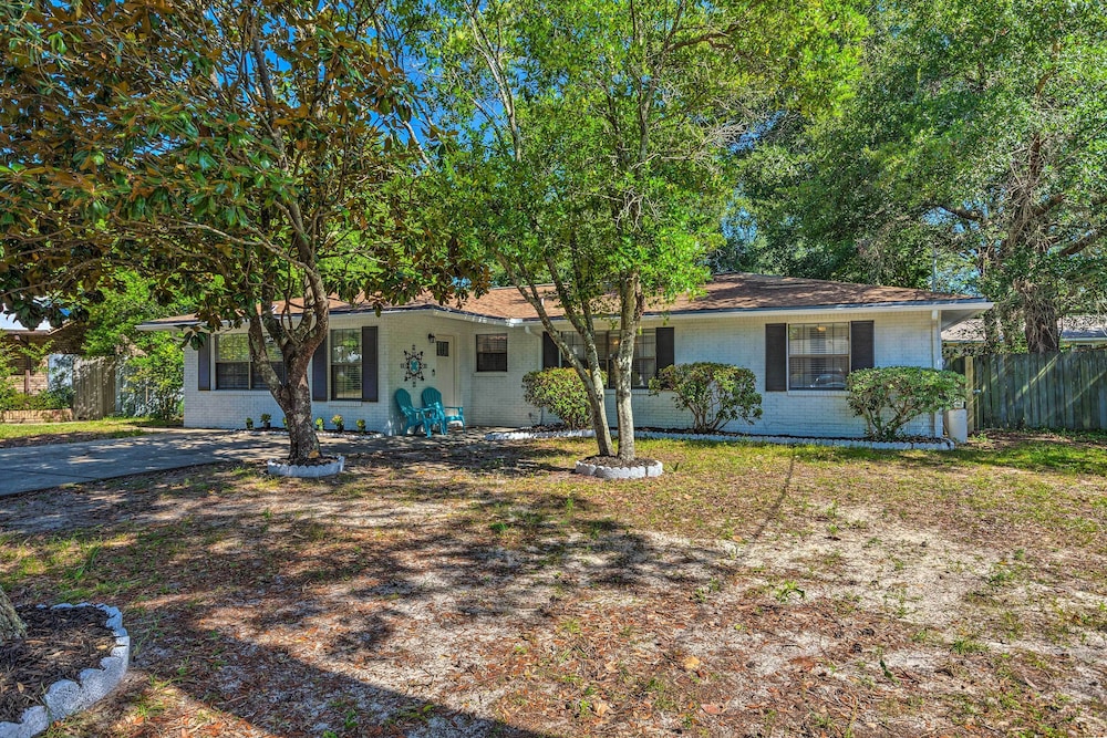 Stellar Fort Walton Retreat ~ 2 Mi To Beach! - Fort Walton Beach, FL