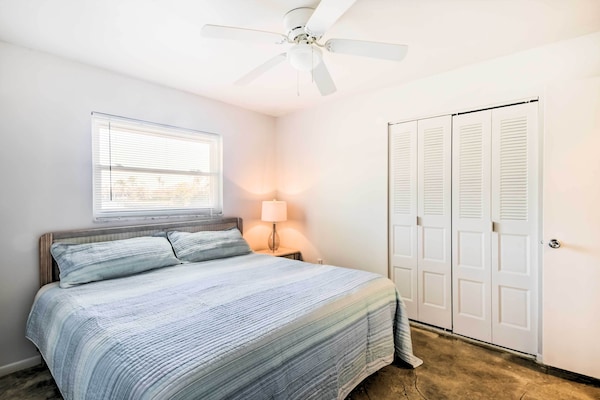 Breezy Marco Island Home W/ Pool - Walk To Beach! - Marco Island, FL