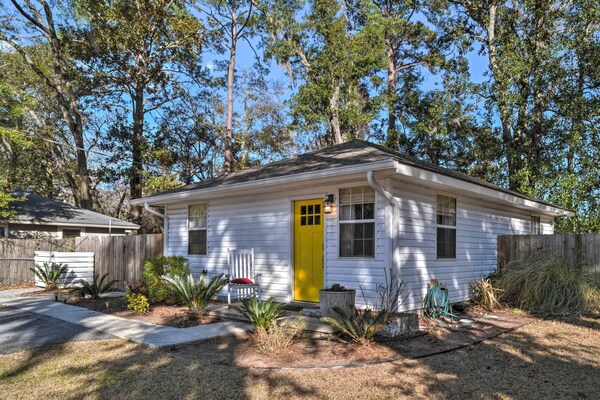 Fire Pit + Yard: Charming Port Royal Home! - Port Royal, SC