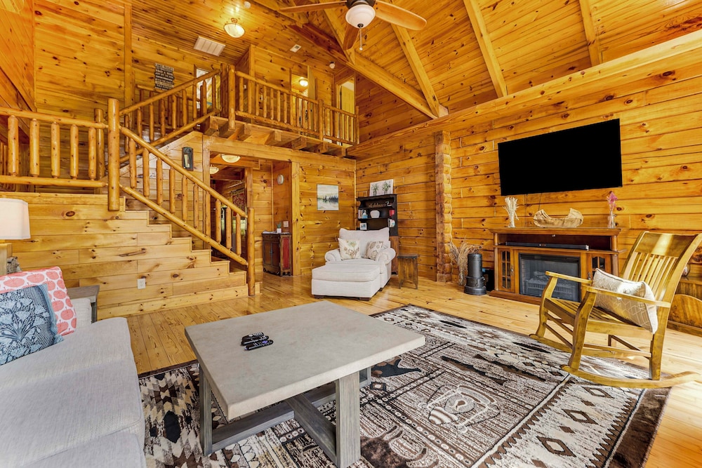Charming Lake Hartwell Retreat W/ Game Room - Lake Hartwell