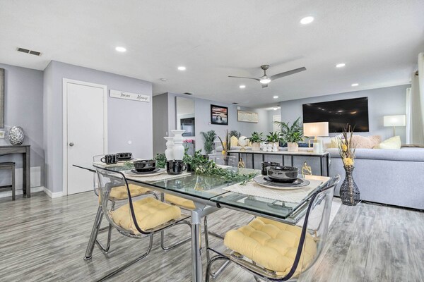 Chic Orlando Family Getaway W/ Fenced Yard! - Orlando, FL