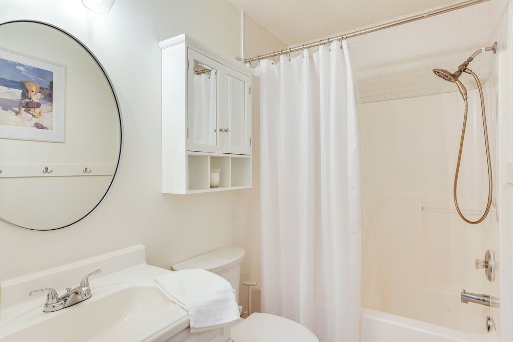 Cozy Home W/ Yard ~ 9 Mi To Dtwn Charleston! - Charleston, SC