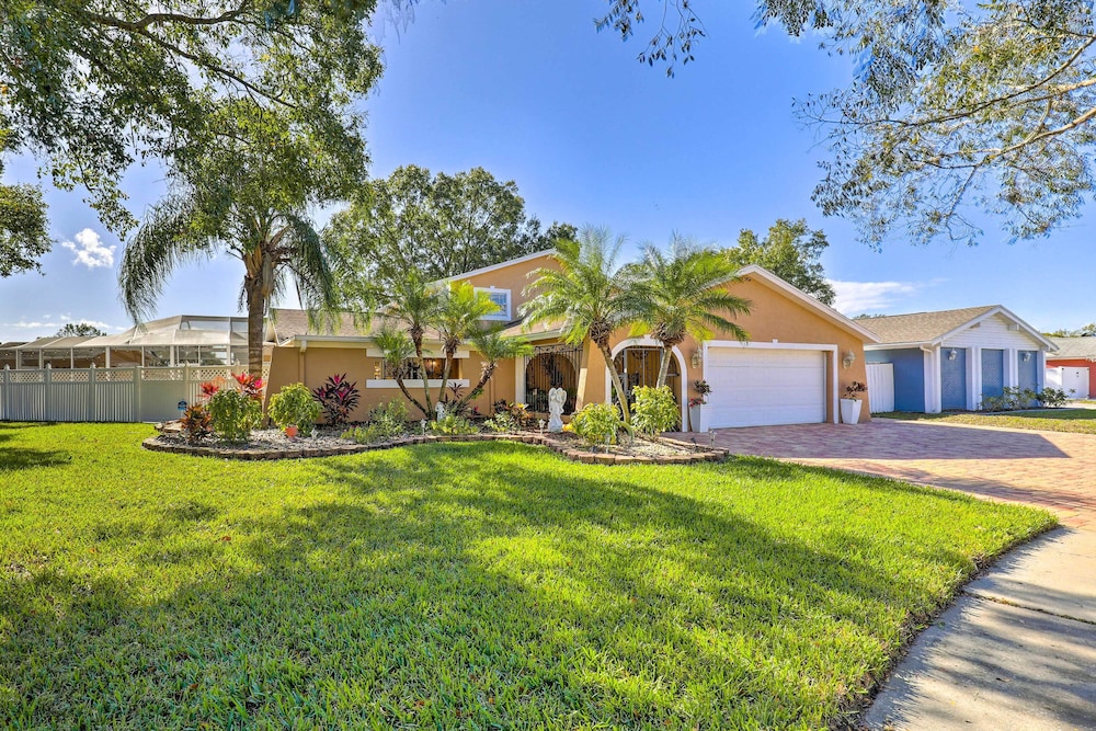 Cozy Home In Heart Of Tampa W/ Lanai & Pool! - Tampa, FL