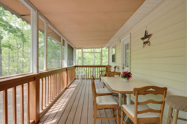 9 Mi To Devils Fork State Park: Getaway W/ Porch! - South Carolina