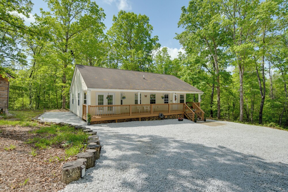 Screened Porch: Forested Tamassee Escape! - Walhalla, SC