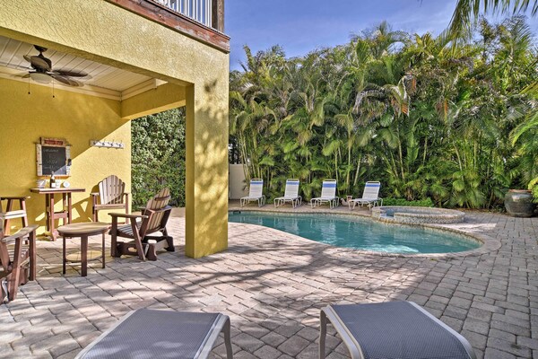 Walk To Shore: Holmes Beach Home W/ Pool & Hot Tub - Holmes Beach, FL