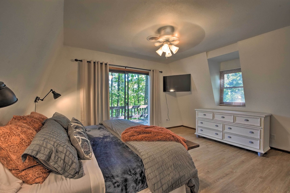 Lake Hartwell Home W/ Dock < 10 Miles To Clemson! - Walhalla, SC