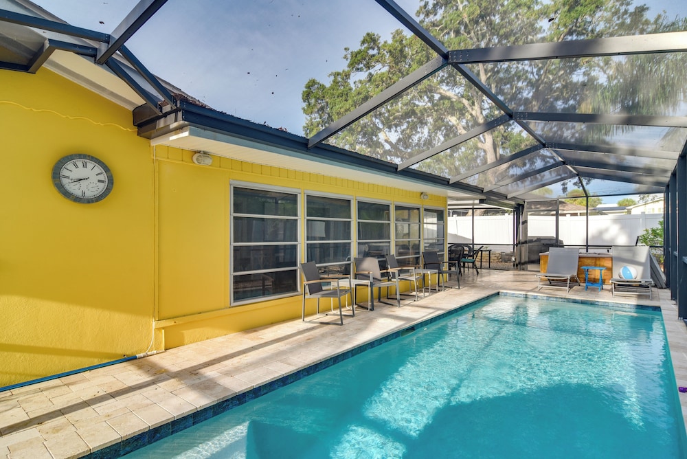 4 Mi To Dog Beach: Largo Home W/ Pool & Hot Tub! - Indian Rocks Beach, FL