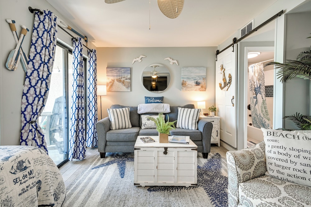 Renovated Oceanfront Resort Condo W/ Balcony - Surfside Beach, SC