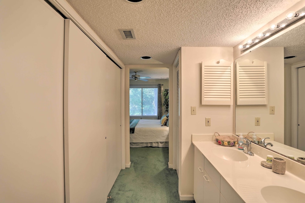 Pool Access & Lake Views: Kingston Resort Villa! - Myrtle Beach, SC