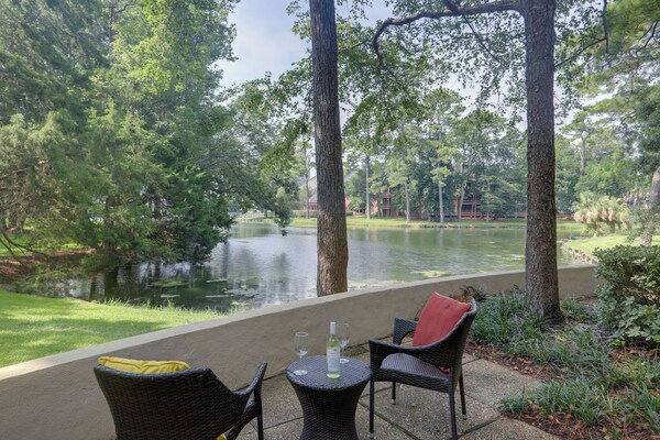 Pool Access & Lake Views: Kingston Resort Villa! - South Carolina