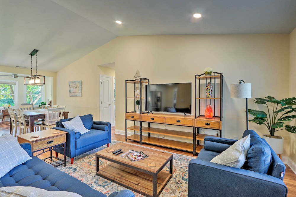Sea Pines Resort Escape W/ Deck ~ 2 Mi To Beach! - Bluffton