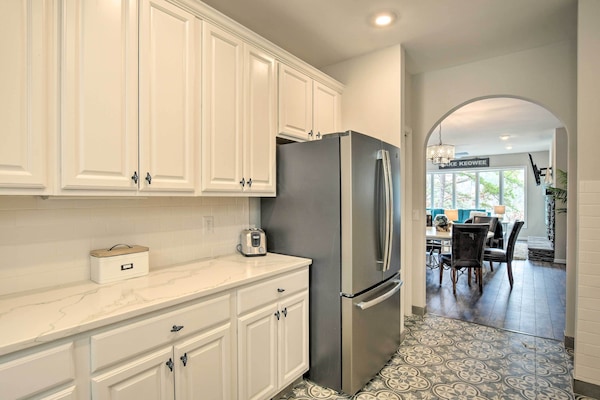 Lake Keowee Resort Condo: Waterfront Balcony - Lake Keowee, SC