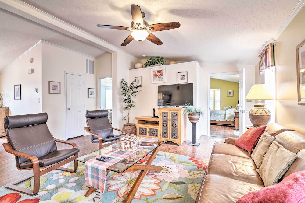 Surfside Beach Home W/ Resort Perks: Walk To Beach - Surfside Beach, SC