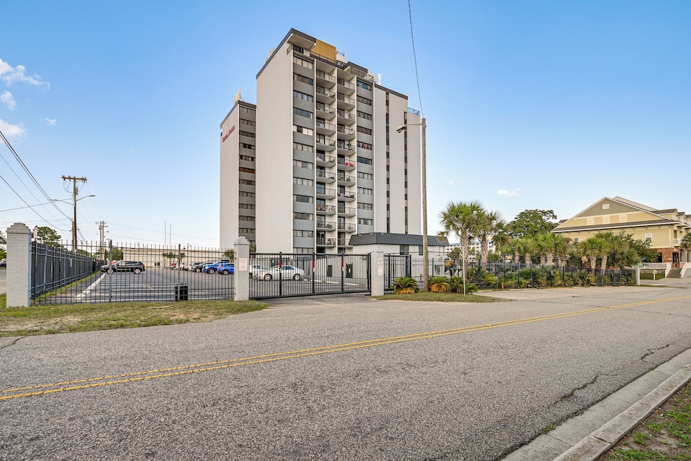 Updated Resort Condo, Walk To Myrtle Beach! - Myrtle Beach, SC
