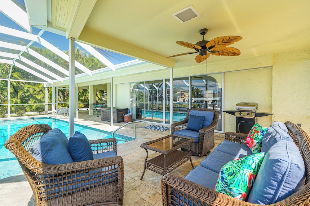 Canal-front Cape Coral Family Home: Pets Welcome - Fort Myers, FL