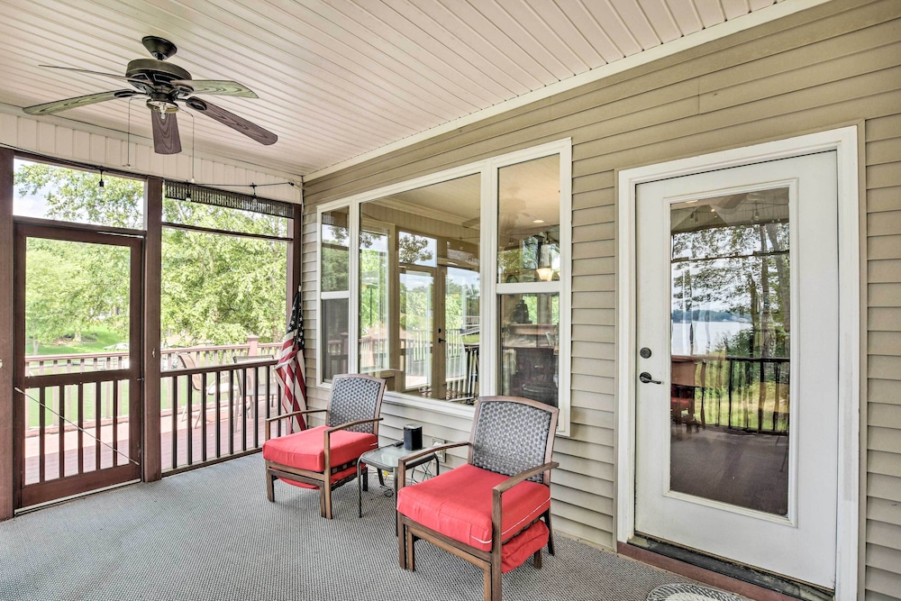 Waterfront Getaway W/ Fire Pit + Game Room! - Lake Secession, SC