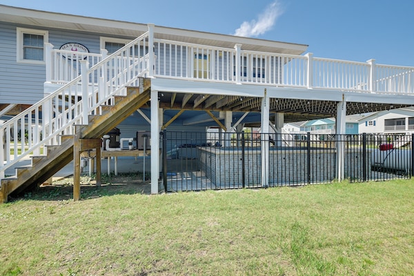 Waterfront Home W/ Deck In North Myrtle Beach! - North Myrtle Beach, SC