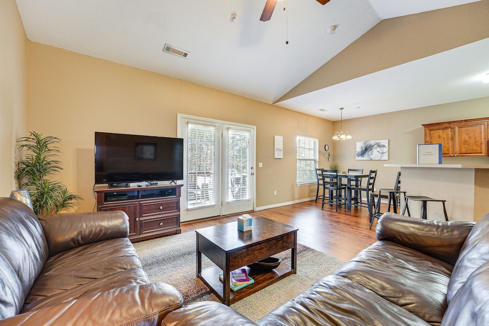 Walk To The Strip: Family-friendly Branson Home - Branson, MO