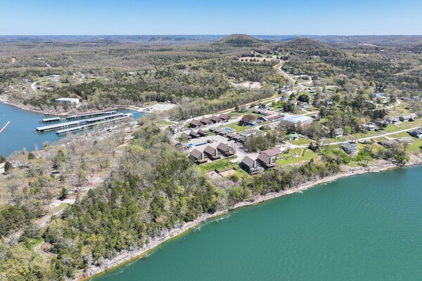 Little Indian Resort Cabin: Pool + Walk To Lake! - Kimberling City, MO