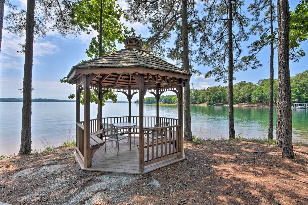 Condo On Lake Keowee W/ Resort Amenities & Pool! - Keowee Toxaway State Park, Sunset