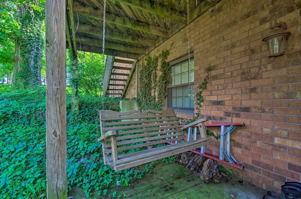 Cozy Hallsville Apartment W/ Shared Hot Tub! - Finger Lakes State Park, Columbia