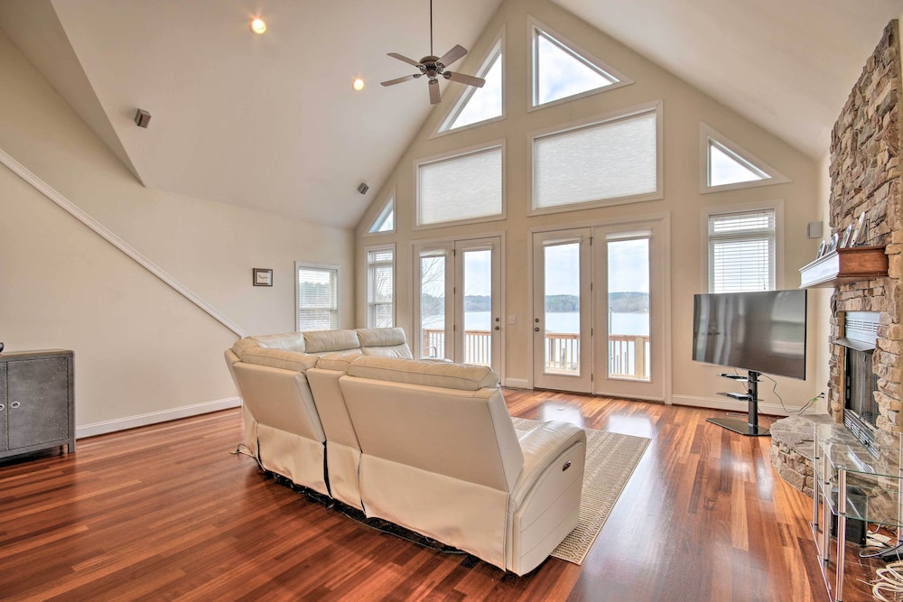 Dreamy Ridgeway Home W/ Grill On Lake Wateree! - Great Falls, SC
