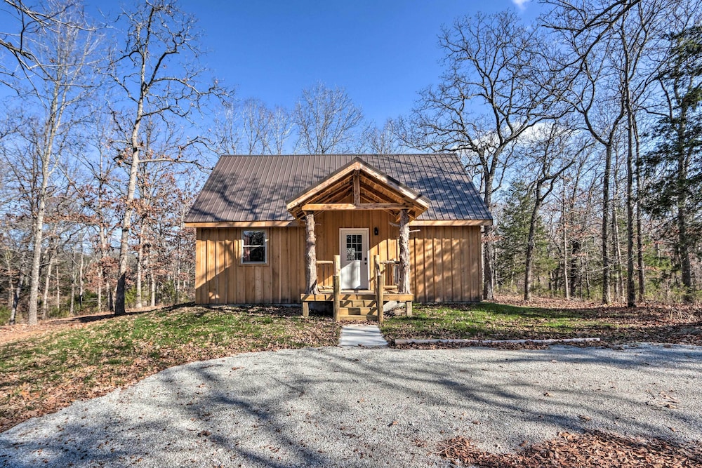 El Dorado Springs Cabin: Near Trails & Parks! - Vista, MO