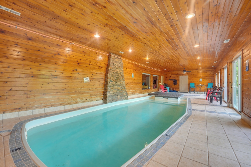 Pool, Games & Basketball Court! Branson Getaway - Branson, MO