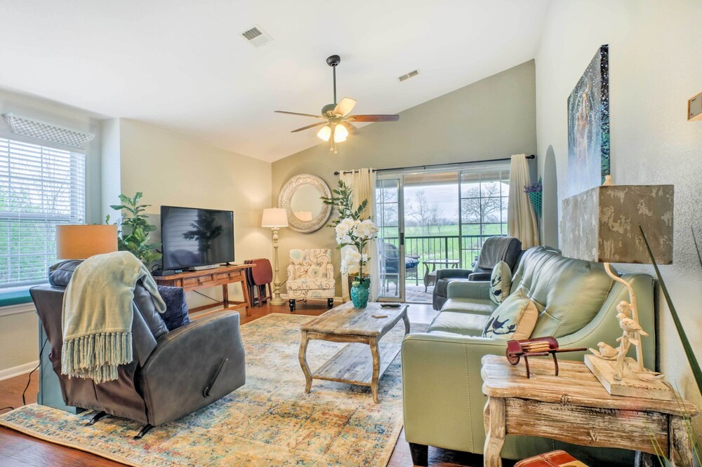 Holiday Hills Resort Condo: 3 Mi To Branson Strip! - Rockaway Beach, MO