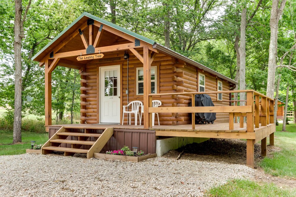 Creek Views & Grill: Idyllic Florence Cabin - Missouri