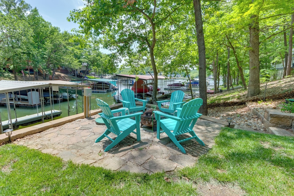 Lakefront Retreat In The Heart Of Osage Beach! - Lake Ozark, MO