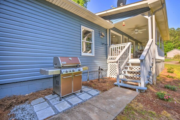 Lakefront Townville Gem W/ Boat Dock & Kayaks - Lake Hartwell