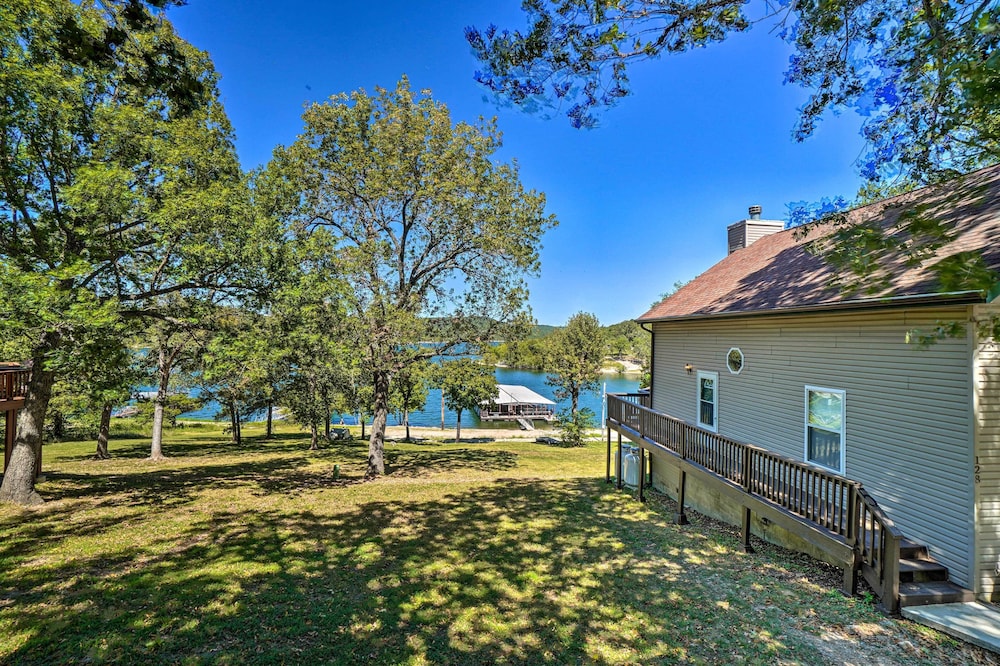 Lakeside Reeds Spring Home W/ Pool Access & Deck! - Kimberling City, MO