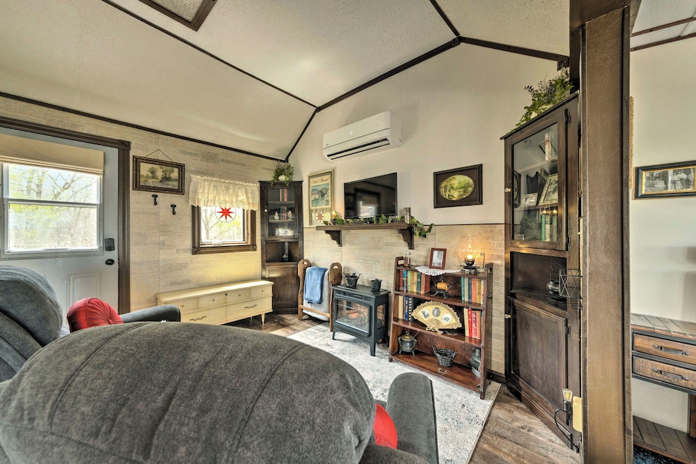 Lovely Couples Escape On Mississippi River! - O'Fallon, MO