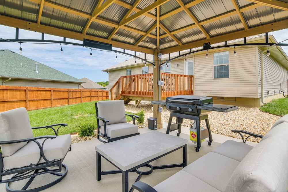 Ozark Home: Pool Access, Deck & Fenced Yard - Ozark, MO
