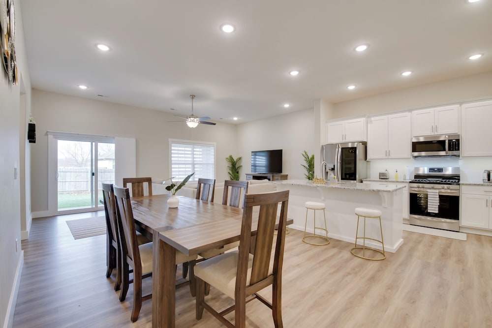 Pet-friendly Ozark Home W/ Yard & Patio - Ozark, MO