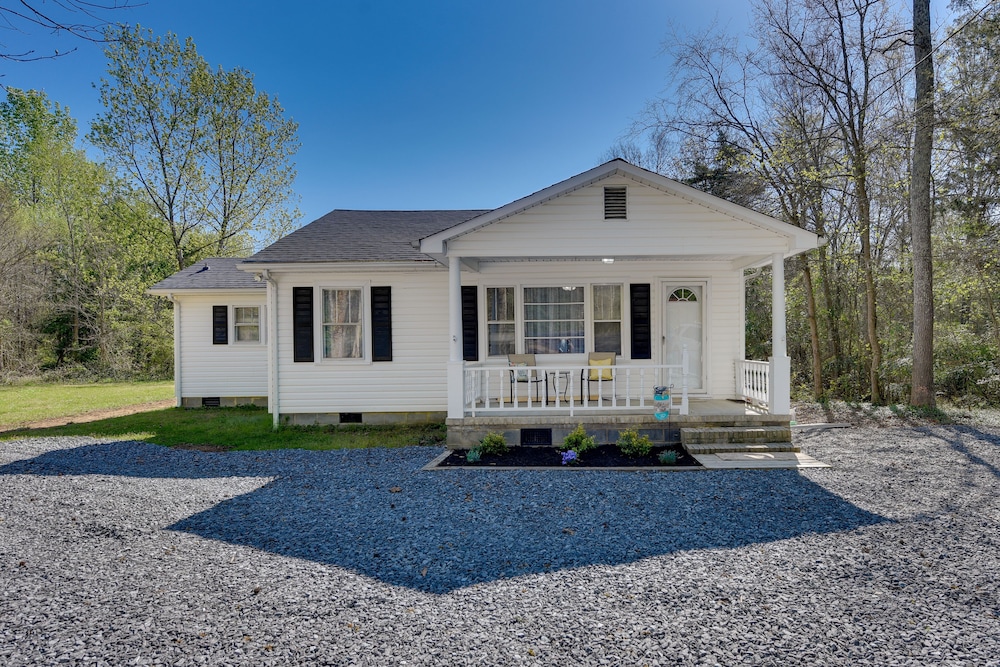 Rock Hill Cottage W/ Spacious Yard & Fire Pit! - Rock Hill