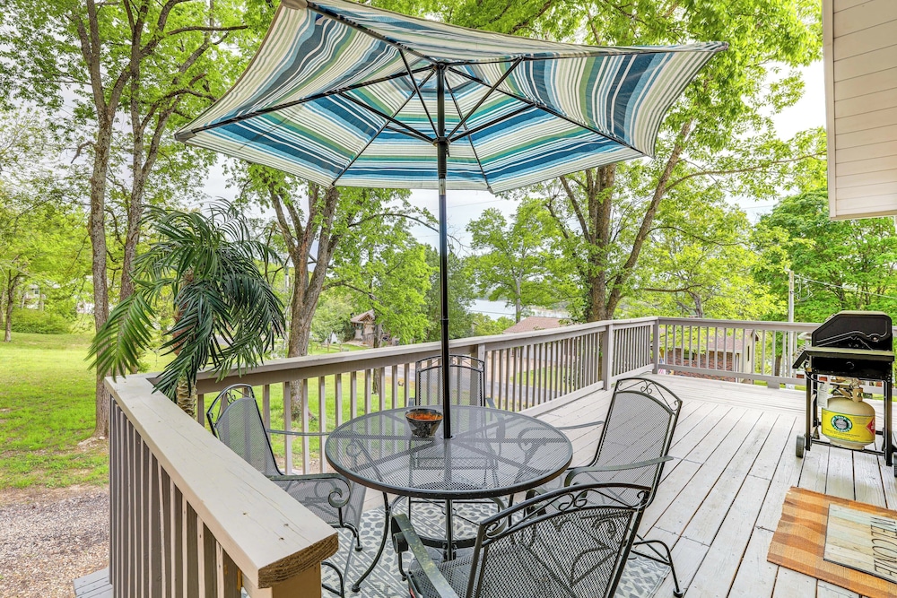 Shell Knob Home W/ Deck & Table Rock Lake View - Emerald Beach, MO